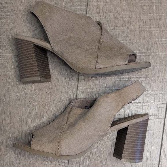 dexflex comfort | Shoes | Dexflex Comfort Tan Peeptoe Heels | Poshmark
